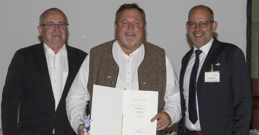 Hubert Dennenmoser jahresbester Ausbilder | moproweb